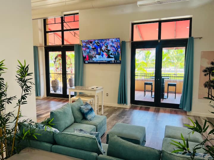 Entertainment Destination  Ocean Drive Sobe - Miami Beach, FL