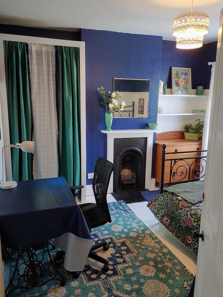 Female Only  Near Mill Road, Cafes,  Shops, Trains - Cambridge