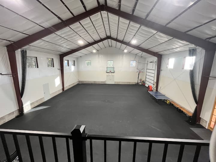 Spacious Lodge With Private Indoor Sportscourt - Gunnison, UT