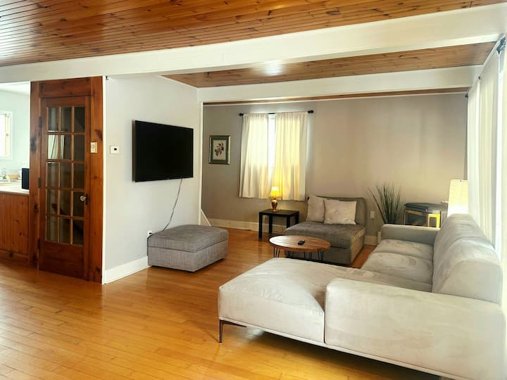 Urban Cottage In Kingston, Canada - Kingston