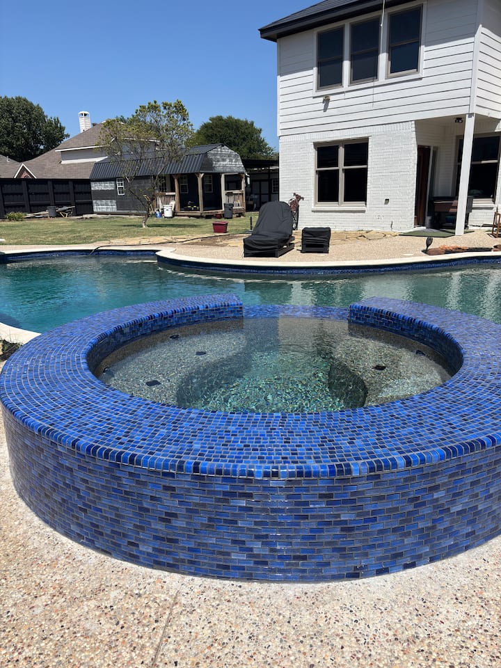 Spacious 5 Bedroom 3.5 Bath Home With Pool/spa - Frisco, TX