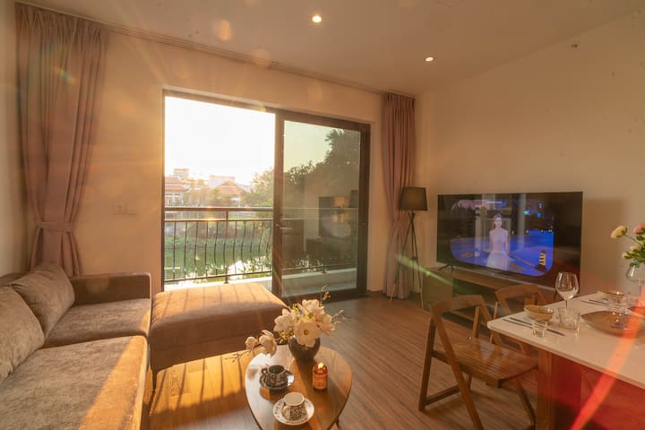 Premium-1brs 50m2 Balcony/front Lake/10' Old Town - Hanoi