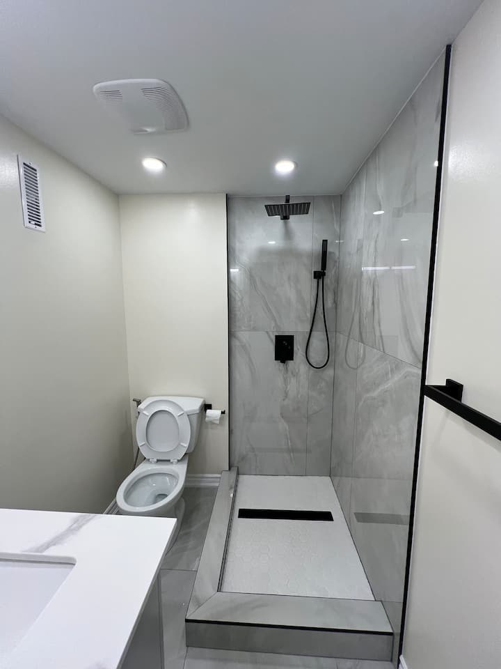 2 Bedrooms Apt Seperate Entrance - Markham, Canada