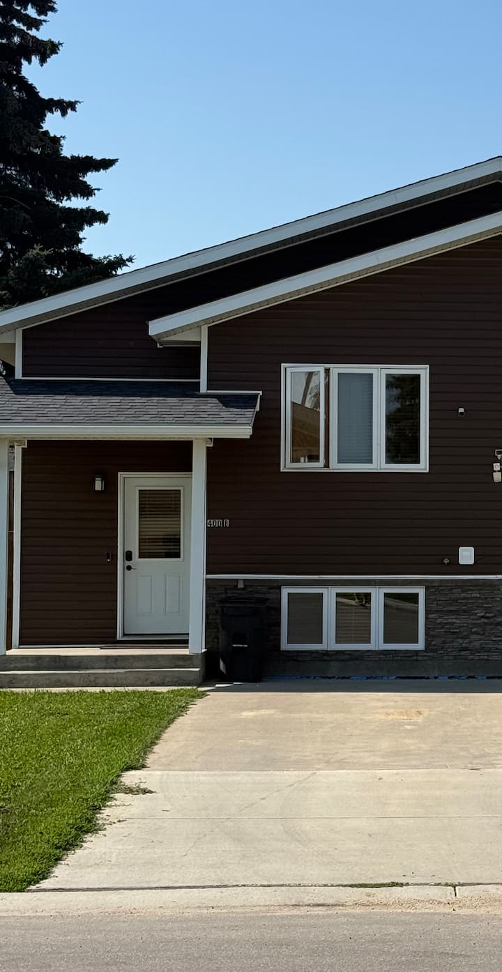 Slavelake Guesthouse 3 (Upper Level/2 Bedrooms) - Slave Lake