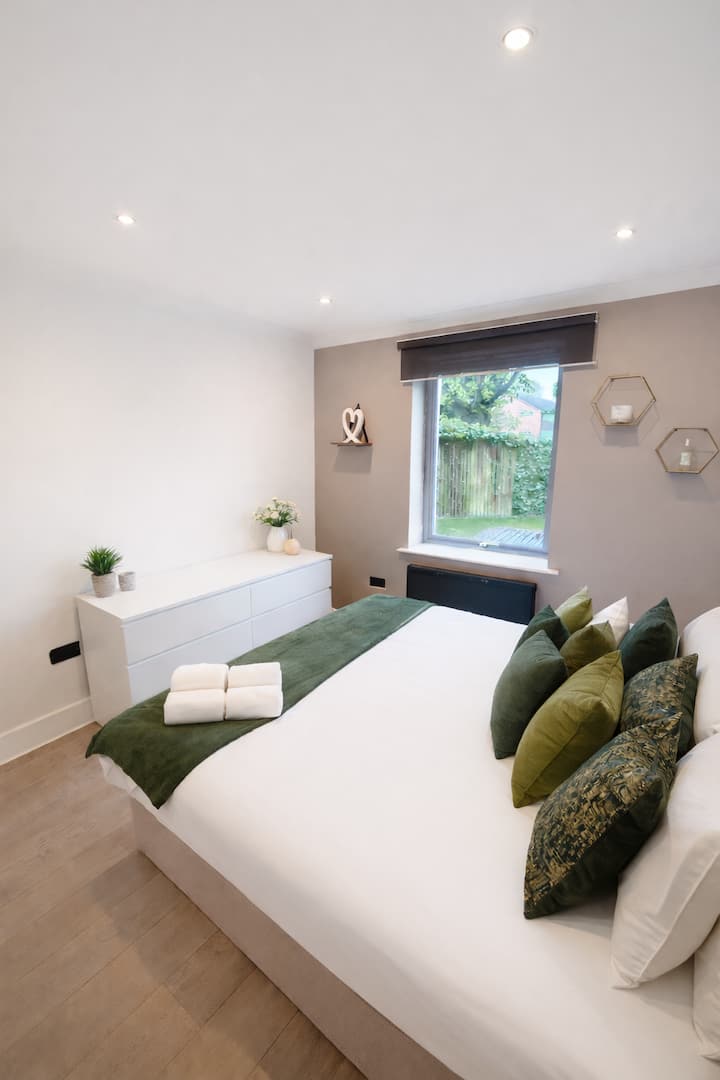 Spacious 2 Bed Apartment With Parking - イギリス クロイドン