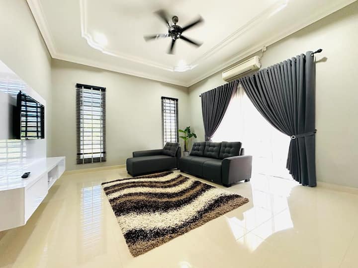 Nawra Iman Holiday Home - Paka