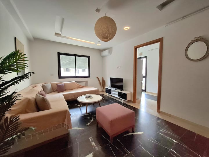 Modern 1-bedroom Apartment With Basement Parking - Túnez