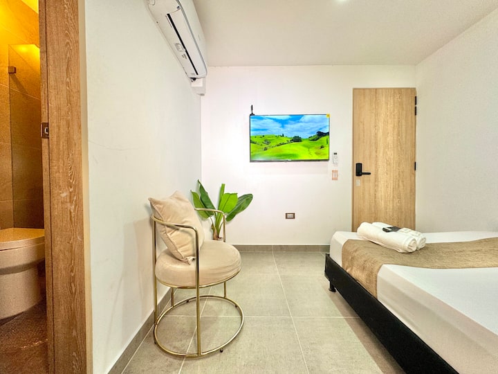 Deluxe Boutique Con A/c, La 70 (203) - 麥德林