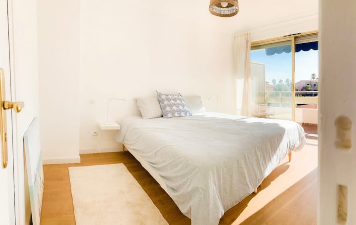 Appartement 2 Pièces, Cros De Cagnes Face à La Mer - Cagnes-sur-Mer