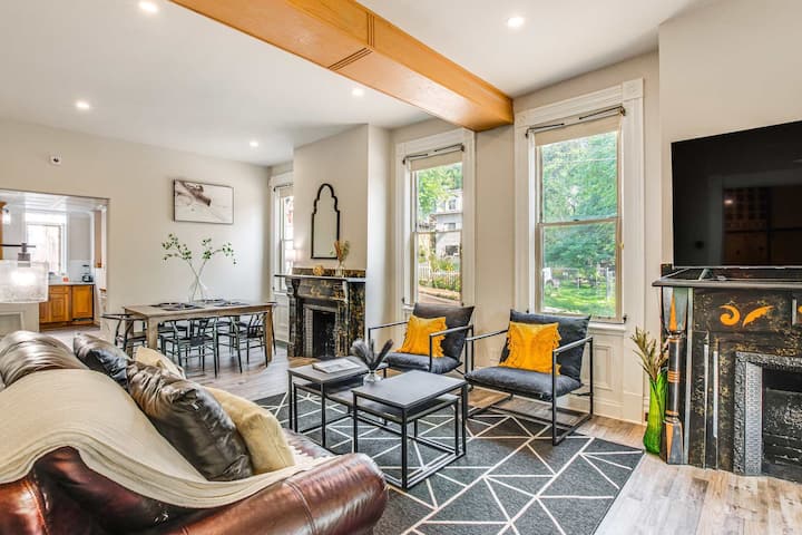 New! Central Pittsburgh Home: Free Parking & Gym. - Pittsburgh, PA