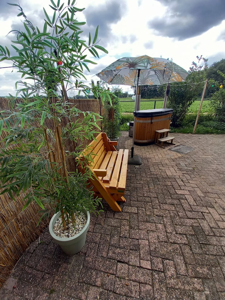 Tuinhuisje Aan De Bosrand Met  Hottub. - Venray