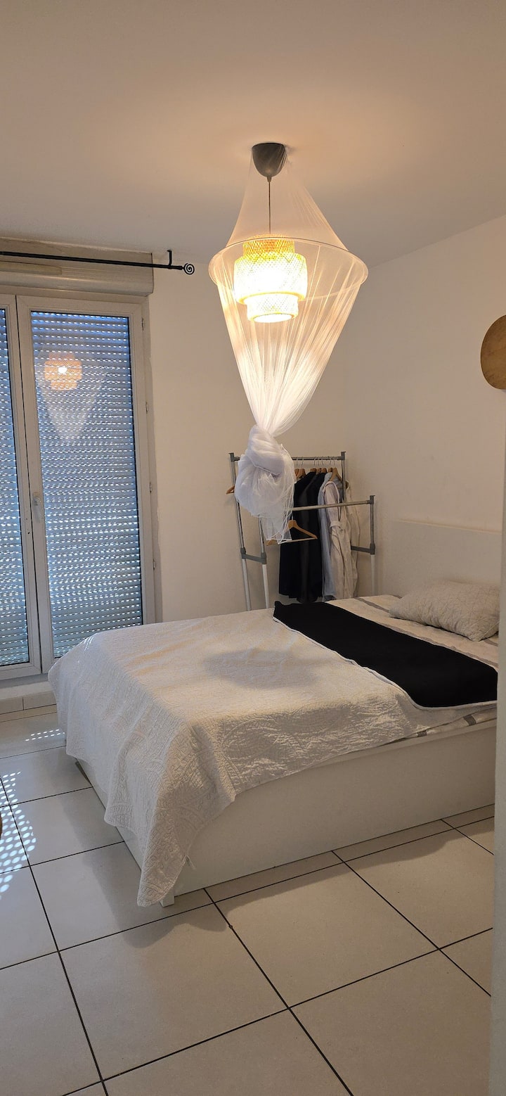 Chambre Et Acces Cuisine Salon - Marseille