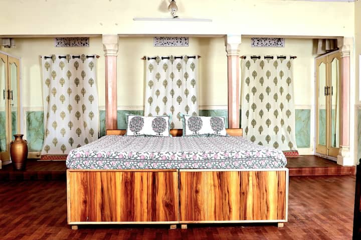 Heritage Stay In Johari Bazar | Walk To Hawa Mahal - Jaipur