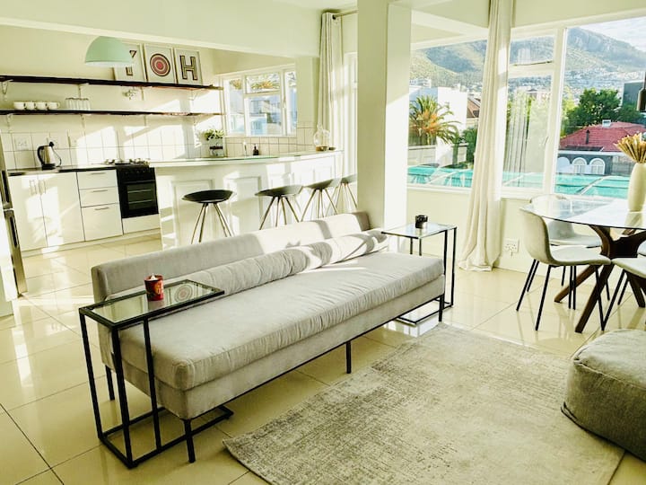 Buzzing 2 Bed, Central Sea Point - Kapstaden
