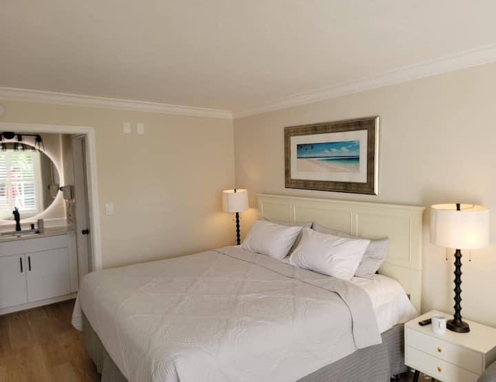 Central Charming Studio - Naples, FL