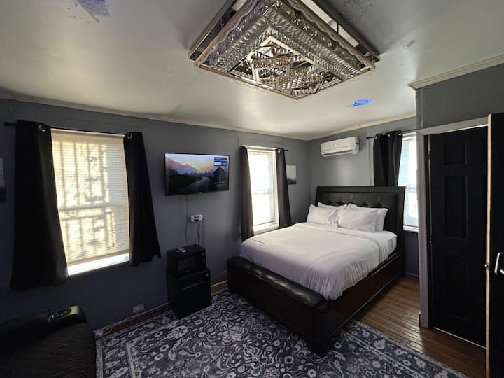 Near Jfk |Walk To Airtrain |Self Check-in - Fort Totten - Queens NY