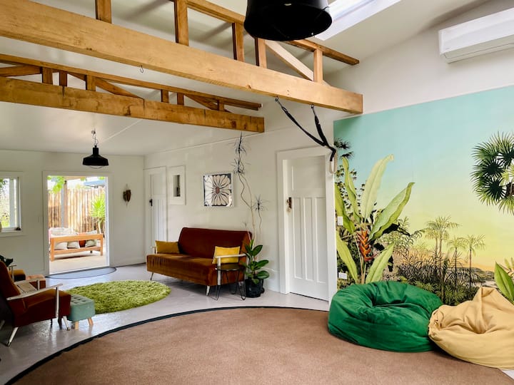 Colourful, Cozy And Close - Ōmokoroa