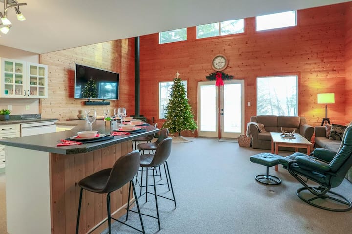 New! Spacious Lakefront Cabin At Wakaw Lake - Saskatchewan