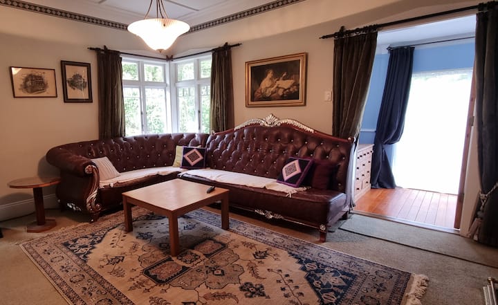 Old-world Charm Hibernarium - Whangārei