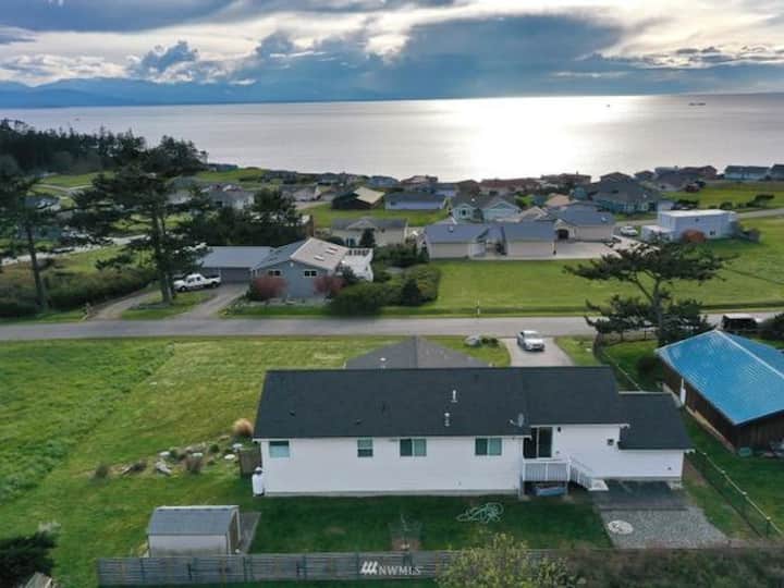 Sierra Country Club | Pool + Ocean View | Ft Ebey - Coupeville, WA