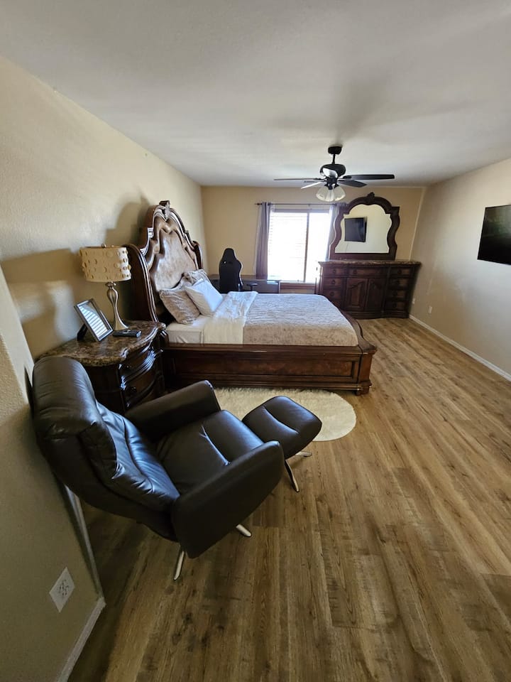 Premium Master Bedroom (Phoenix Room) - Surprise, AZ