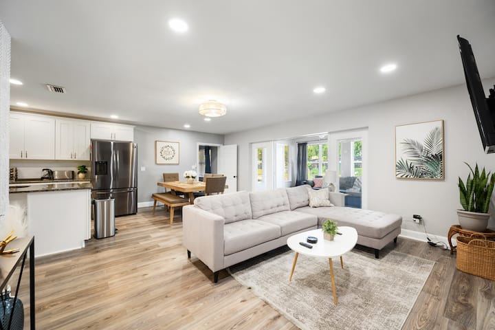 Large Family Home, Legoland, Pet Friendly, 7 Beds - Winter Haven, FL