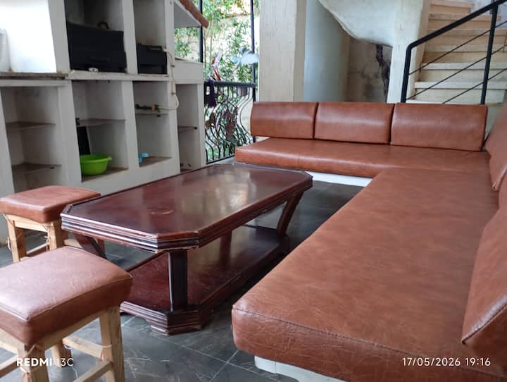 Logement De 2 Pièces Avec Un Petit Jardin - Algeria