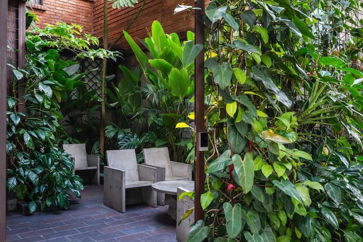 Poblado. Best Location Design Quiet Safe Spacious - Medellín, Colombia