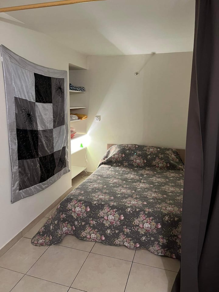 Studio Avec Coin Chambre - Ambérieu-en-Bugey