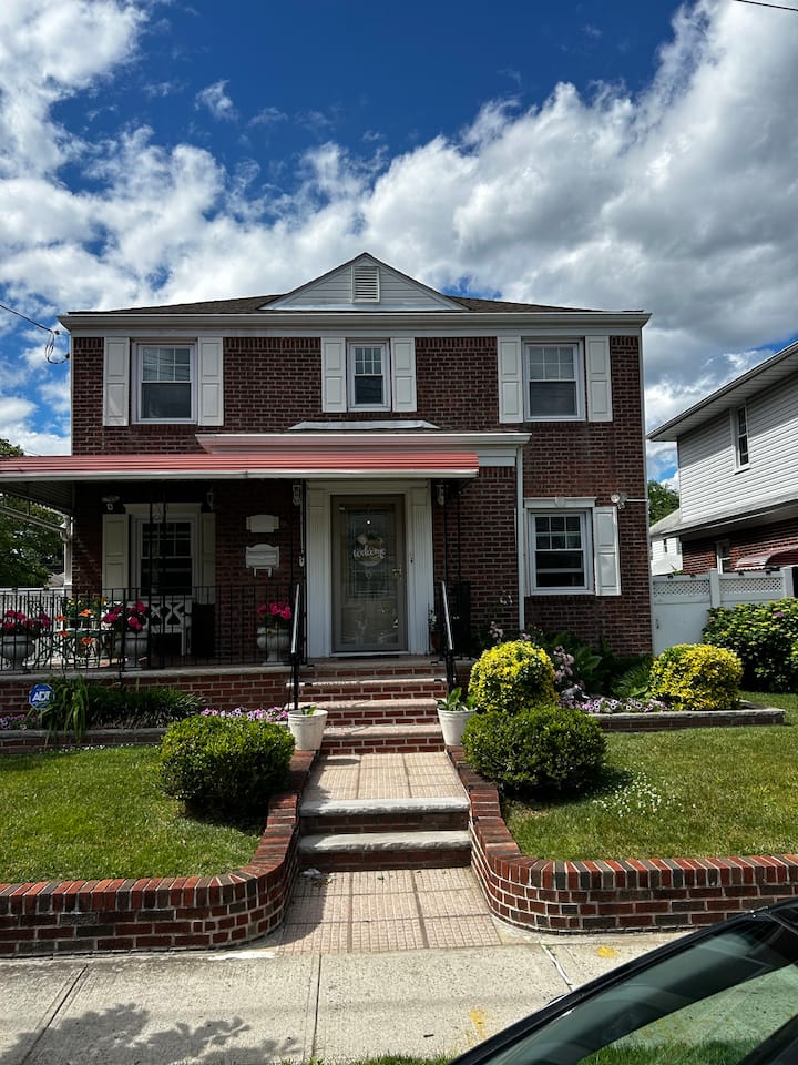 The Traveler’s Retreat: Unique Short Term Stay - Fort Totten - Queens NY