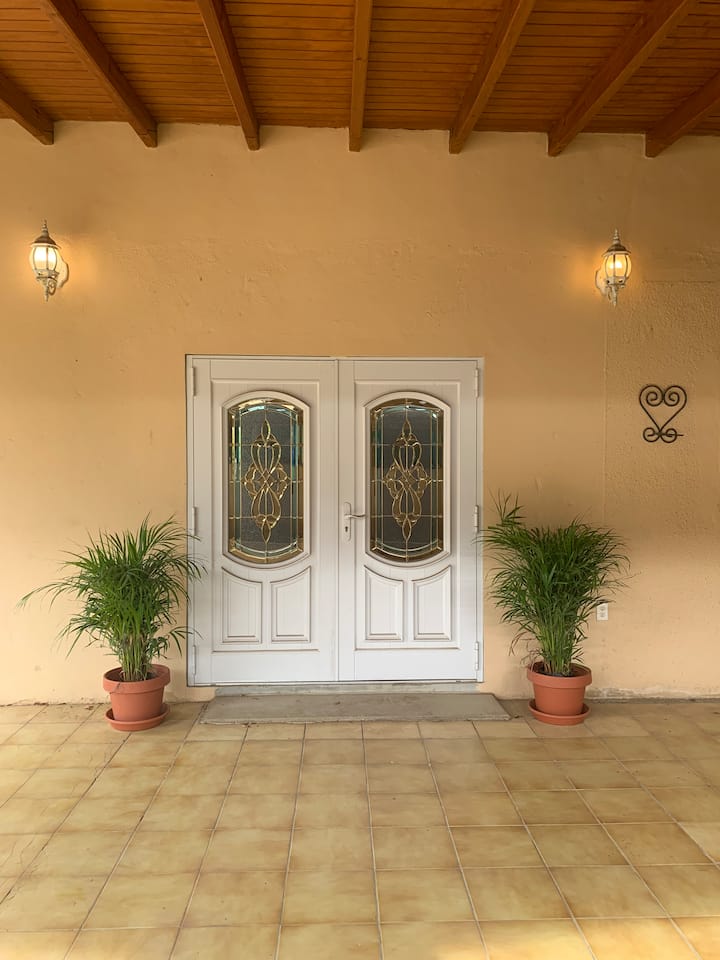 Cozy Home Near Amenities - Perfect Family Stay! - Curazao