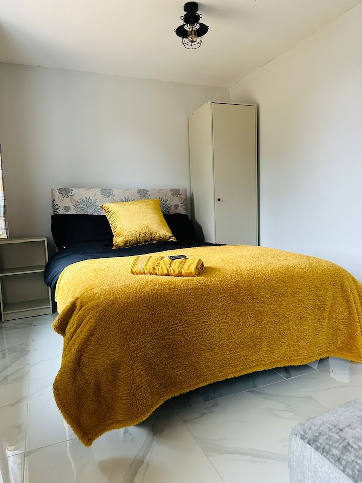 Countryside Room Accommodation - Stafford