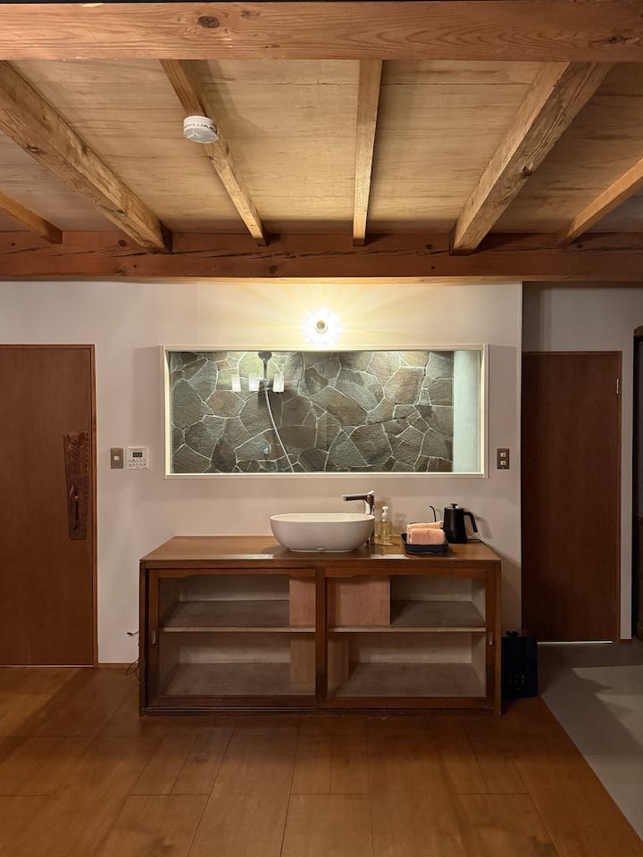 Historic Renovated Kura Stay｜queen Bed & Big Bath - 사쿠시