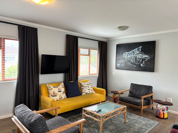 East Cliff, Hermanus. 2 Bedroom Apartment. - Hermanus