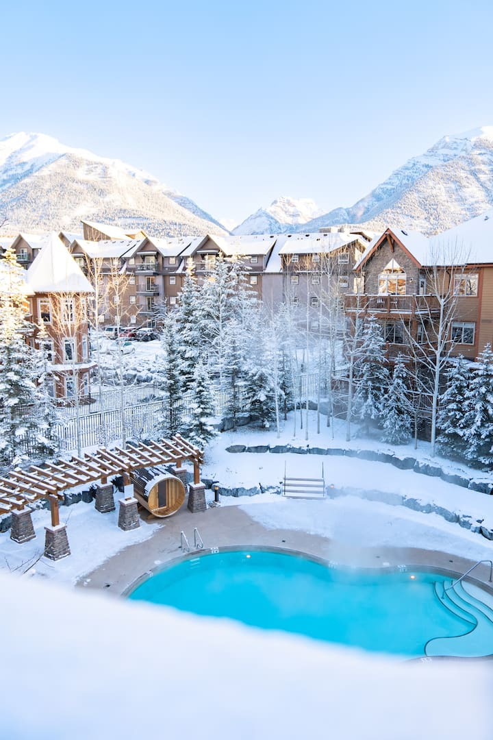 Canmore Mountain Retreat - Heated Pool & Hot-tub - Canmore
