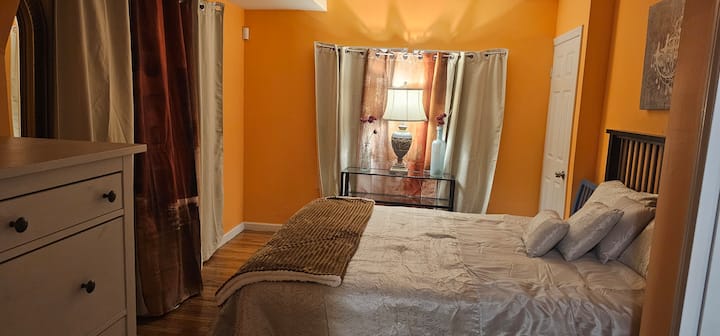 Beautiful 2-bedroom Home With A Workspace! - Prudential Center