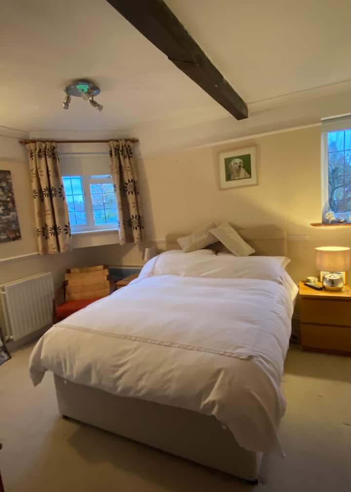 Room In Salfords Surrey - Redhill