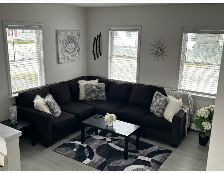 1000 Square Foot 2 Bedroom - 도버