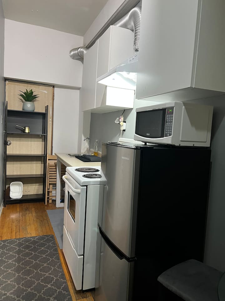 Casa Bathurst | Downtown Toronto Stay - Toronto