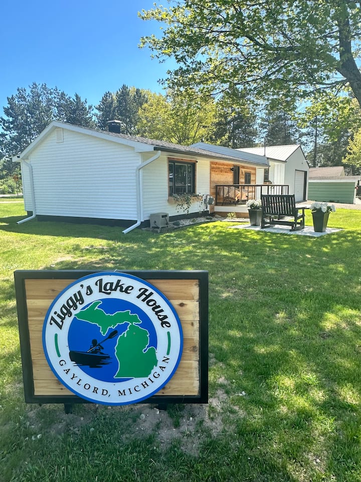 Ziggy’s Lake Haus Public Access To Otsego Lake - Gaylord, MI