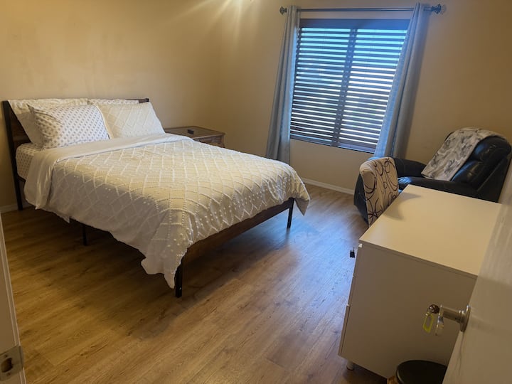 Secondary Wing Room In A Shared Home(peoria Room) - Surprise, AZ