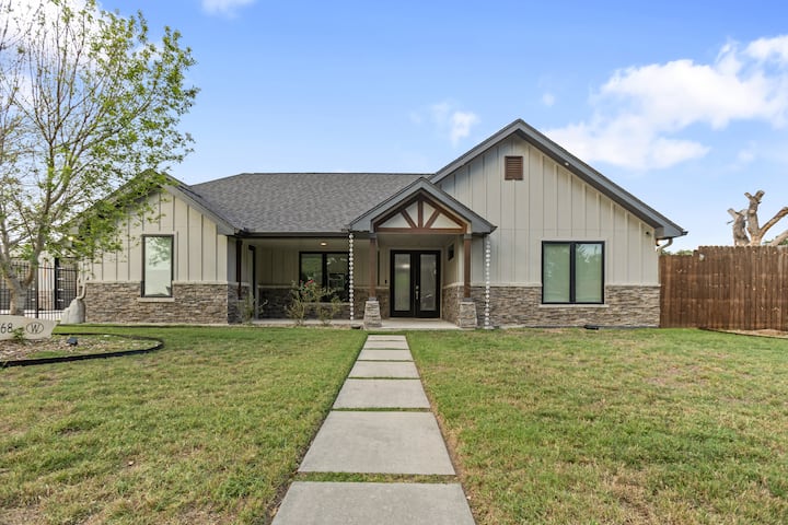 Book Now For Your Birthday Or Family Getaway - New Braunfels, TX