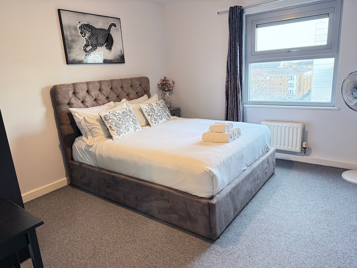 2 Bed Flat W/ Lift - Free Parking - 3 Min Tube - Londres
