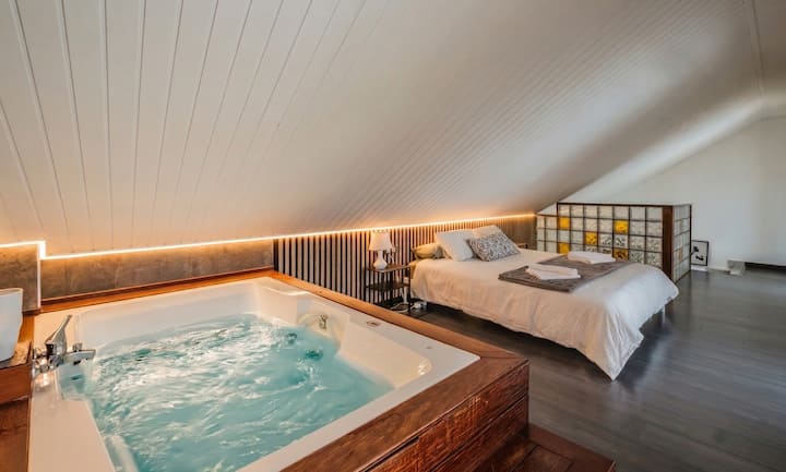 Triplex Romántico Con Jacuzzi + Hilo Musical - Pelayos de la Presa