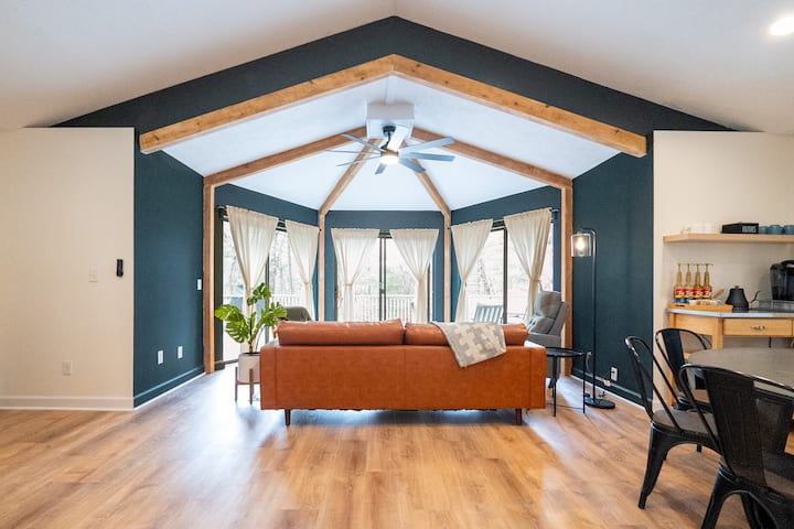 Ski Resort Chalet | Hottub Retreat - バージニア州