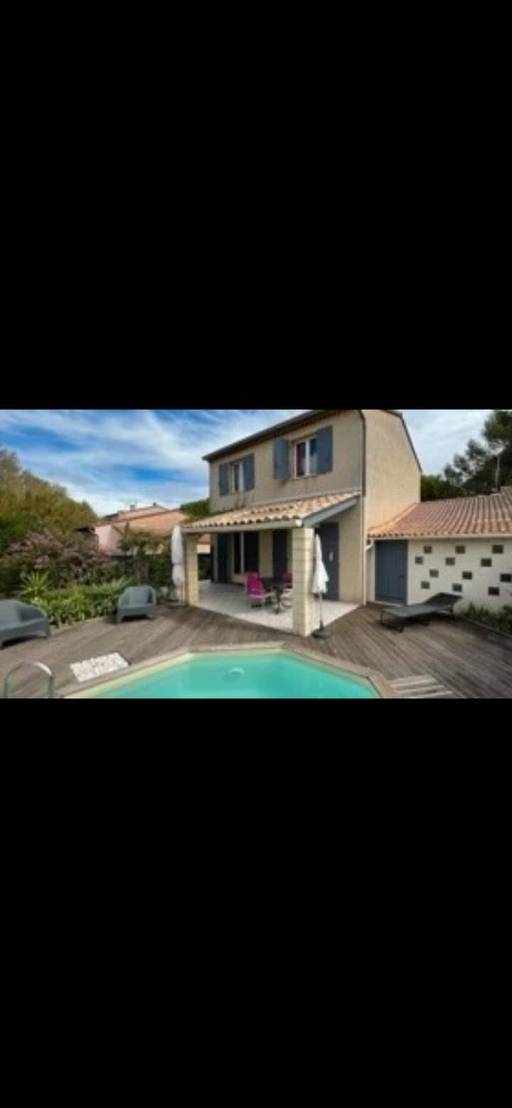 Maison Avec Piscine Et Jardin à Orange - Orange