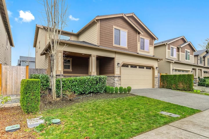 Beautiful & Pristine Home In Prime Location - Lynnwood, WA
