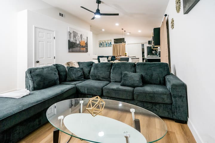 Luxury Home Located Near The Strip And Airport - RiSE Festival