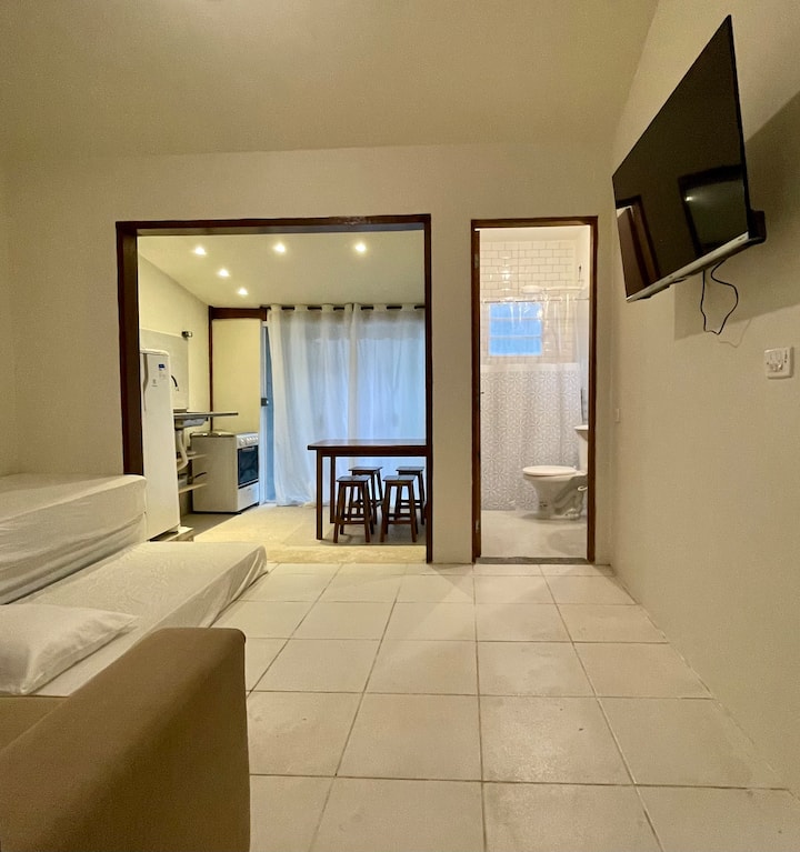 Chalé 2: Bairro Seguro, Ar Condicionado Na Suite - Ubatuba