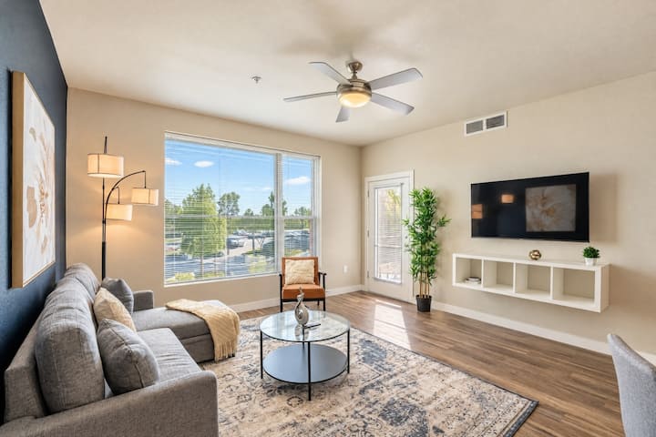 Dt Tempe Retreat | Pool,gym,parking,w/d,balcony - Tempe, AZ